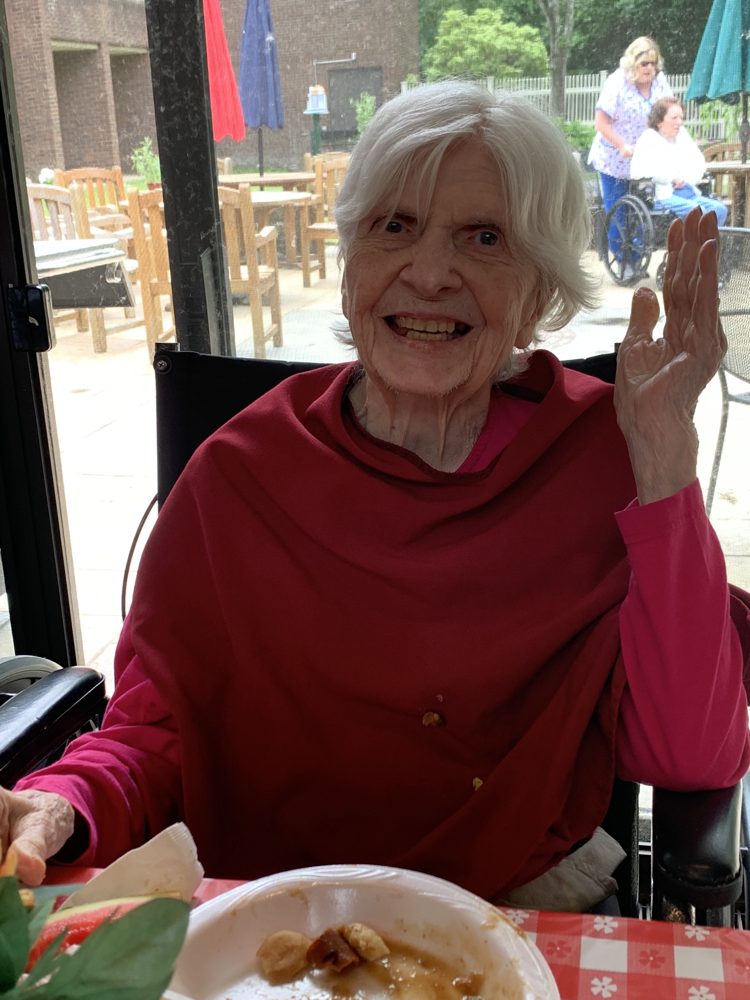 Waveny Residents, Family & Staff Celebrate Start of Summer - Waveny